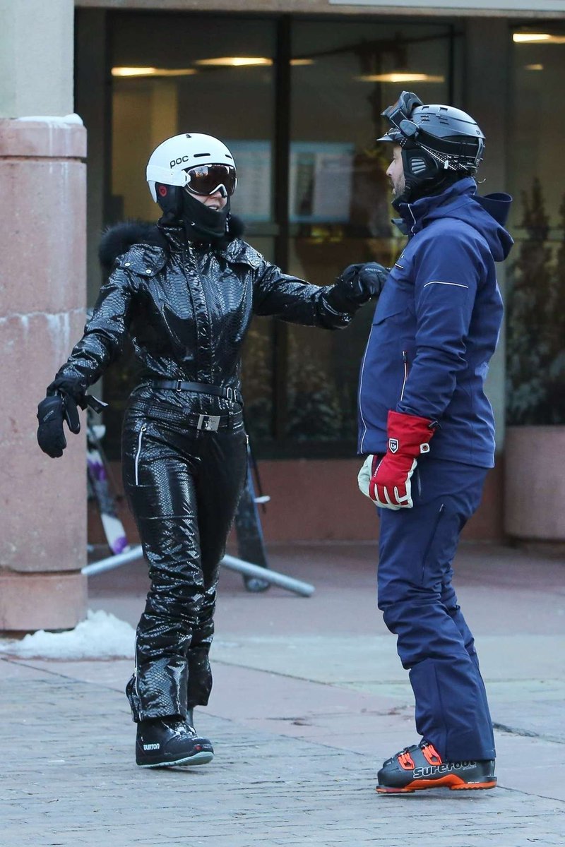 Katy begins the new year on the snow - Katy Perry - FOTP