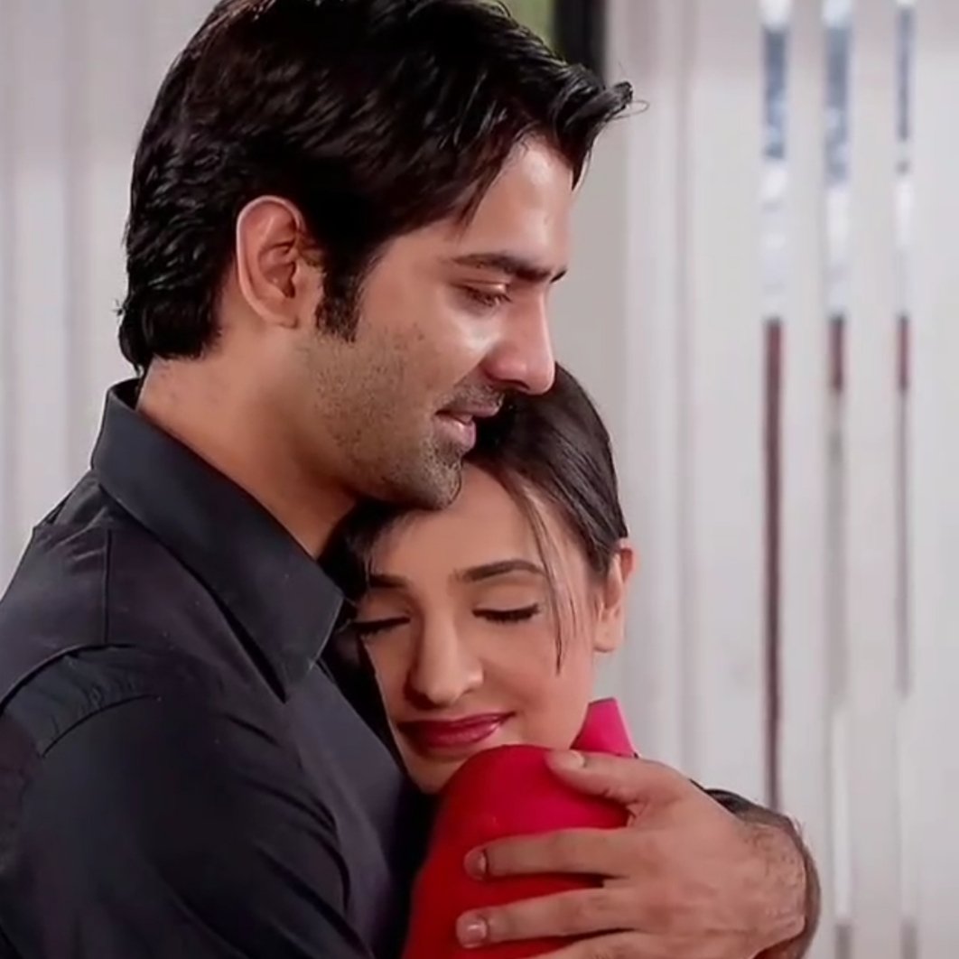 Arnav And Khushi Hug