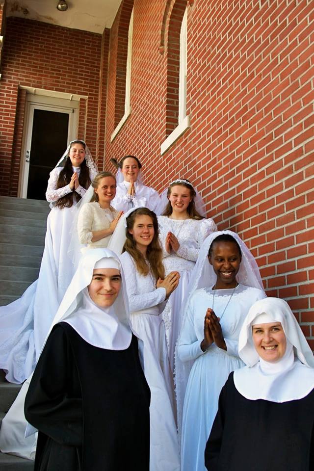 Benedictine Nuns Habits