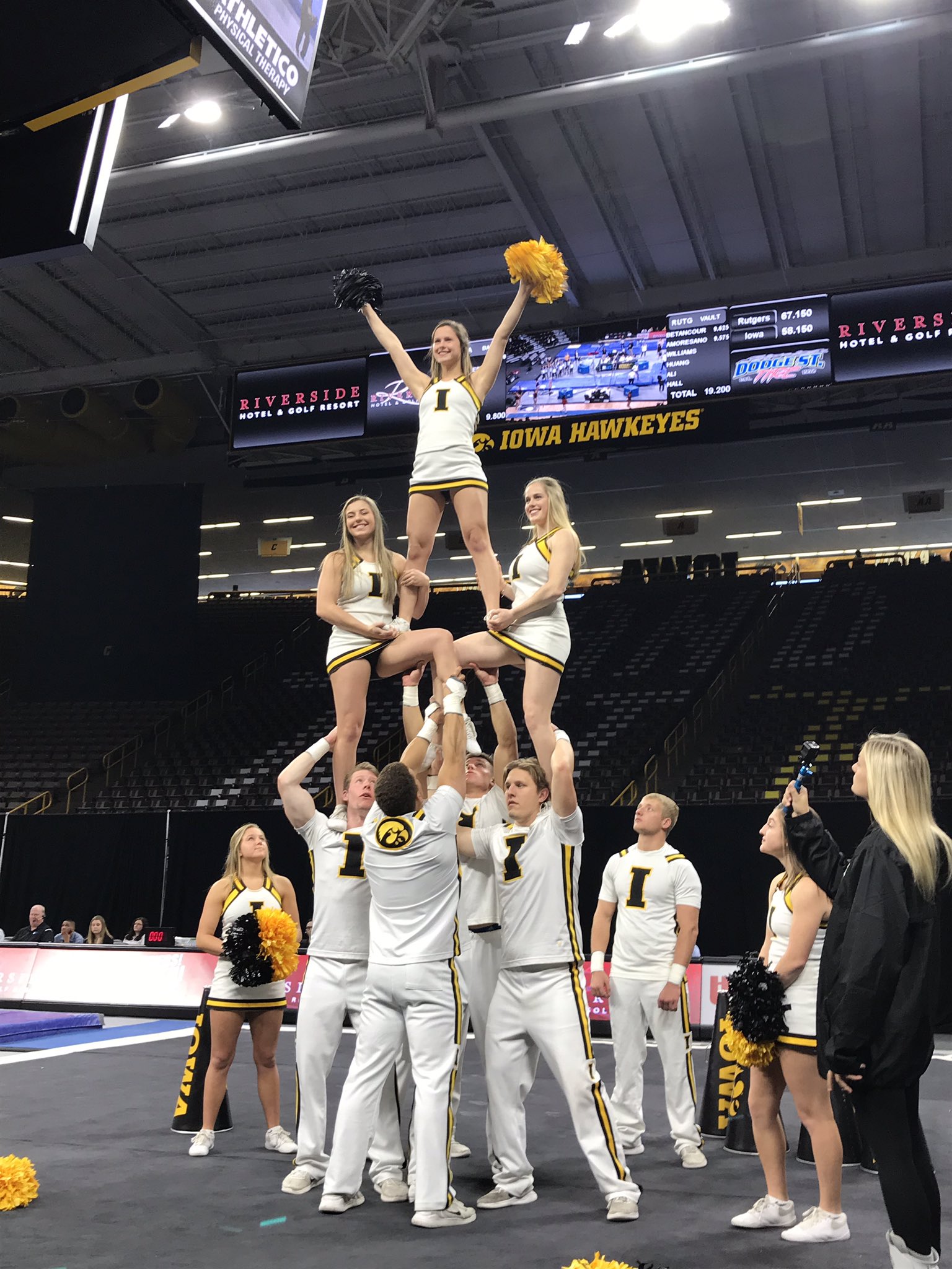 High School Cheerleading Stunts And Pyramids
