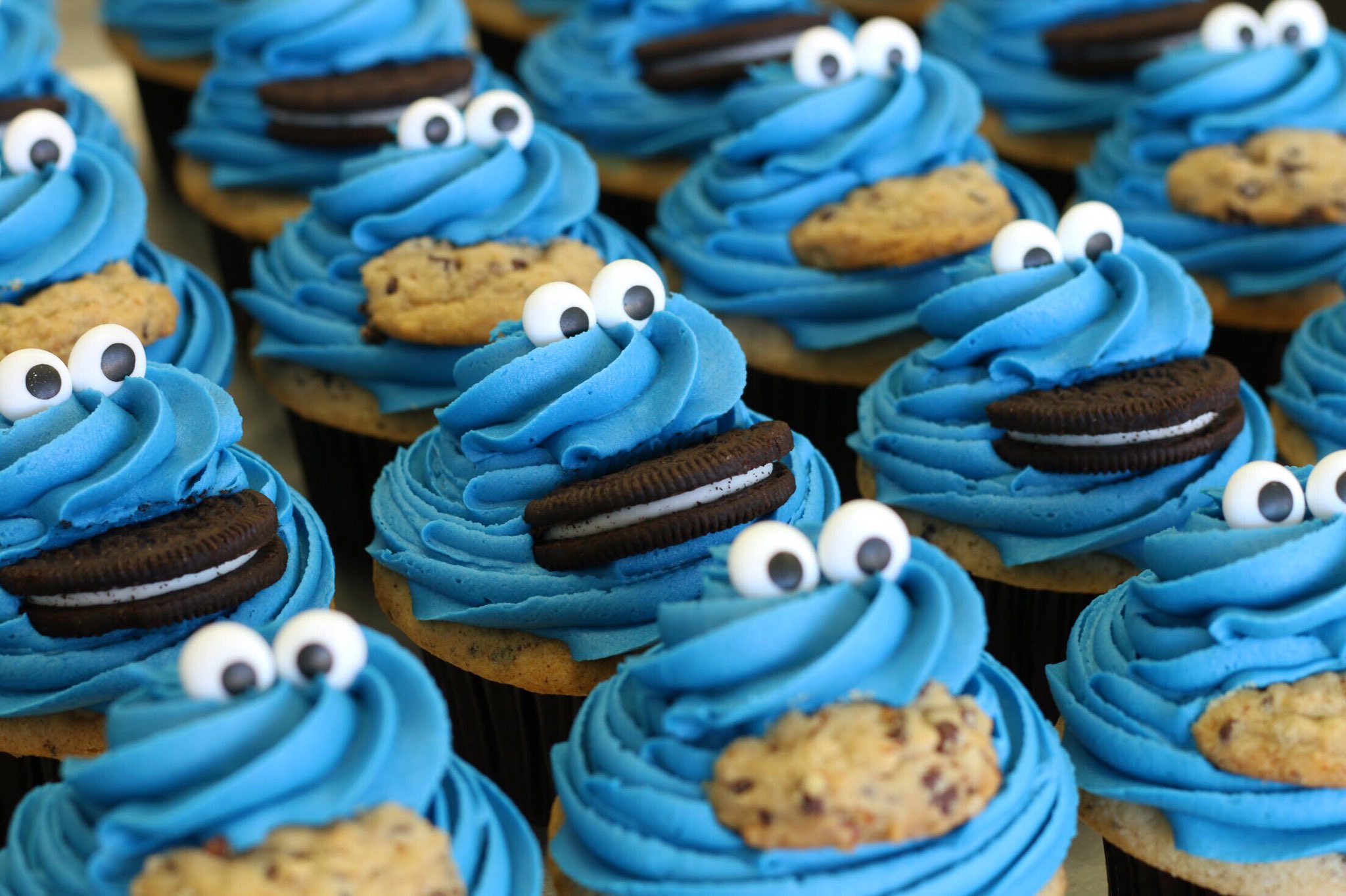 Cookie Monster Cupcakes With Oreos
