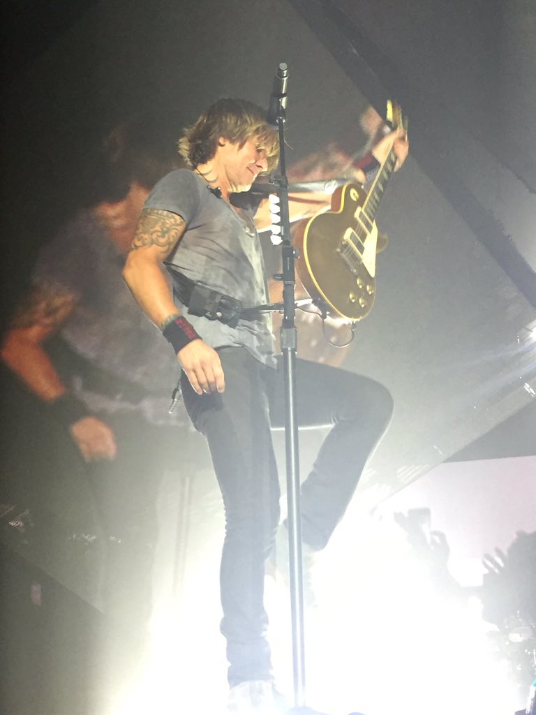 Keith Urban News Update…Keith In Newcastle, NSW…First Show…*Graffiti U ...