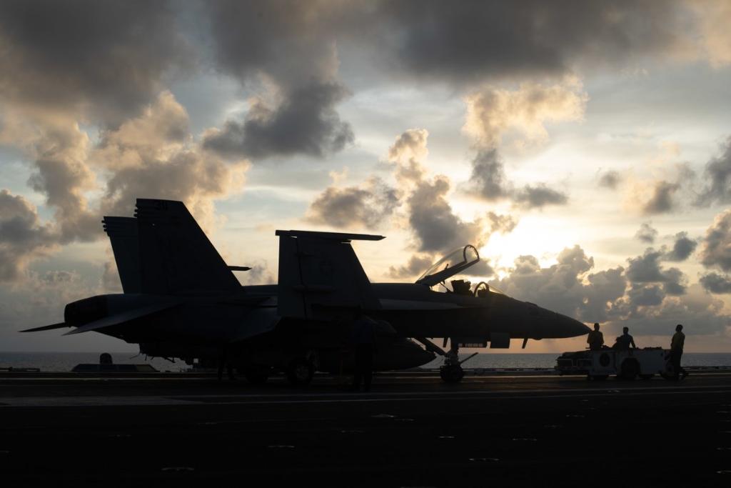 U S Navy On Twitter Mt Indopacom Flight Ops Aboard Usnavy