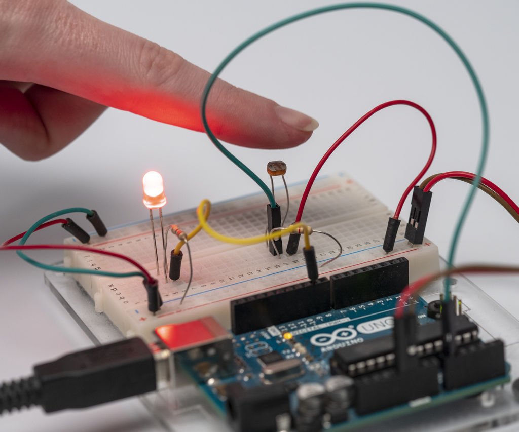 Tinkercad On Twitter Learn How To Make An Arduino Project That Reacts To Light In This Guide