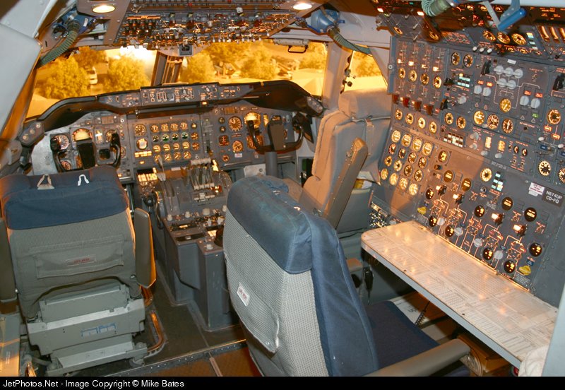 Boeing 747 100 Cockpit