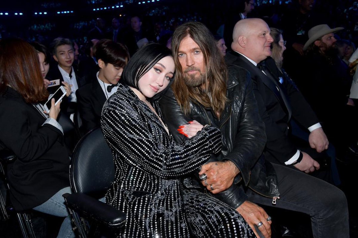 122 best Twitter Noahcyrus images on Pholder | Noahcyrus, Jake Bugg and ...
