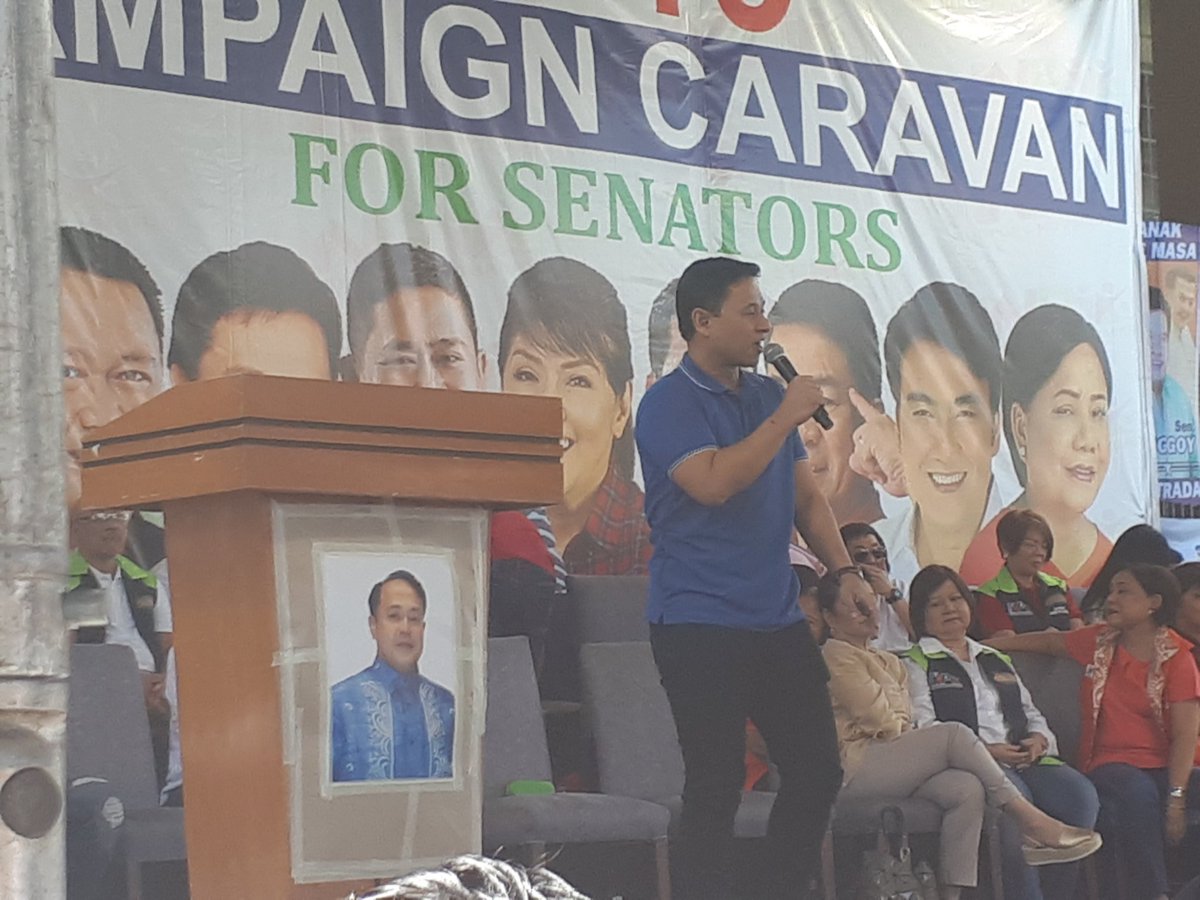 The Philippine Star on Twitter: "Former senator Bong Revilla greets the crowd in San Fernando ...