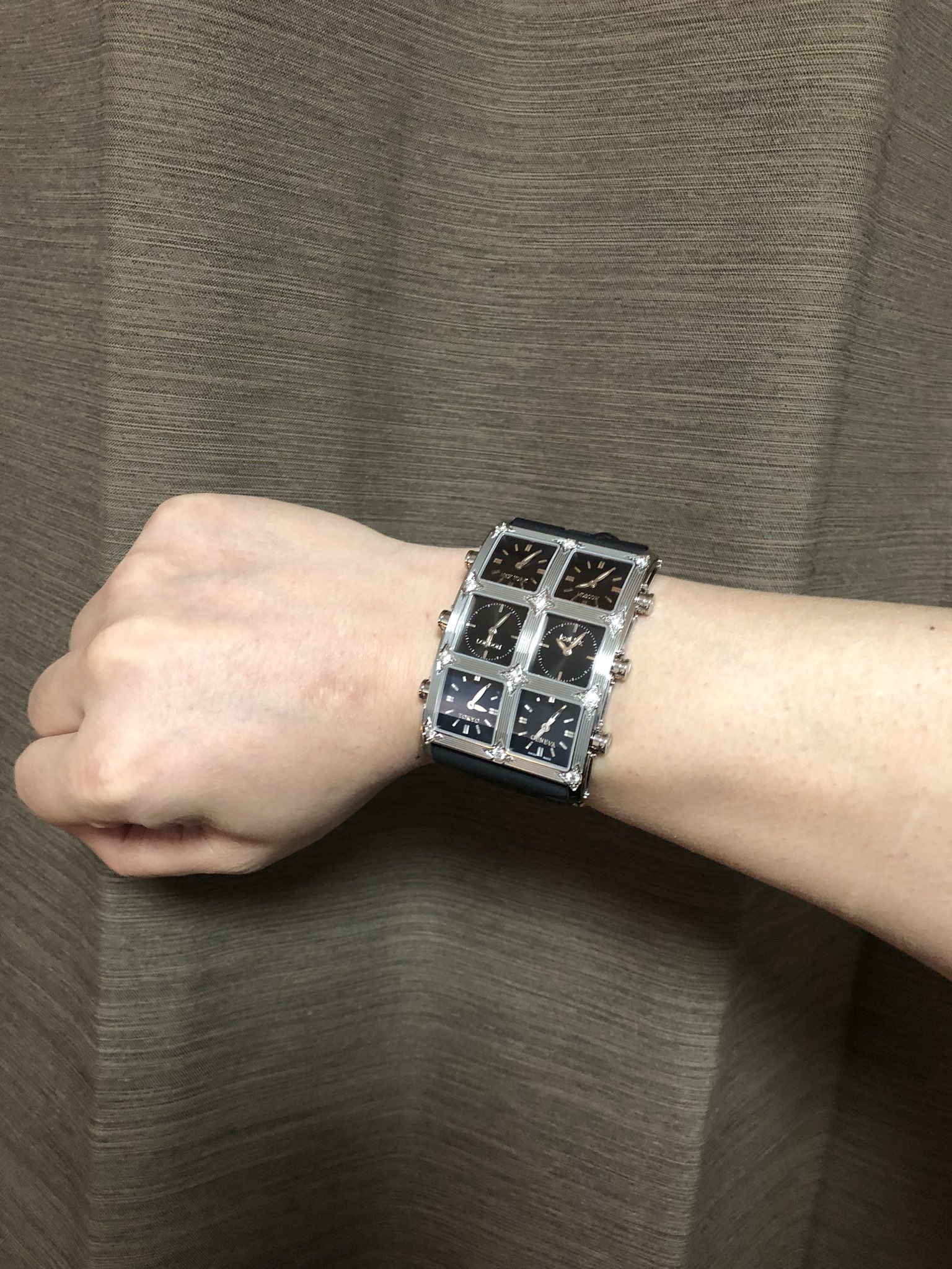 momo045 on Twitter: "ice link どんなけ時計いるねん 笑 https://t.co/oRpp5o1uzs" / Twitter