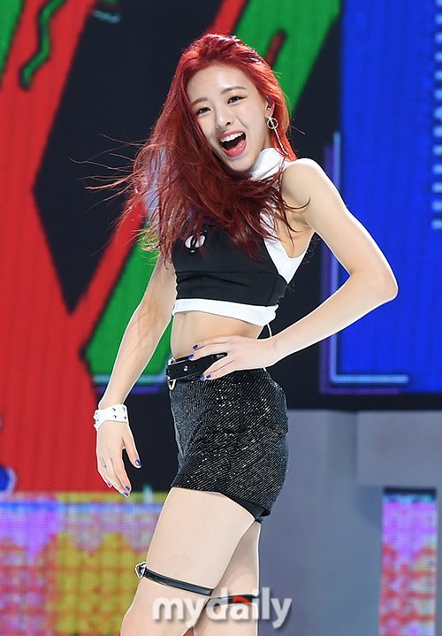 Tzunamiš» On Twitter Shes So Happy On Stage Preciousš„ŗā¦