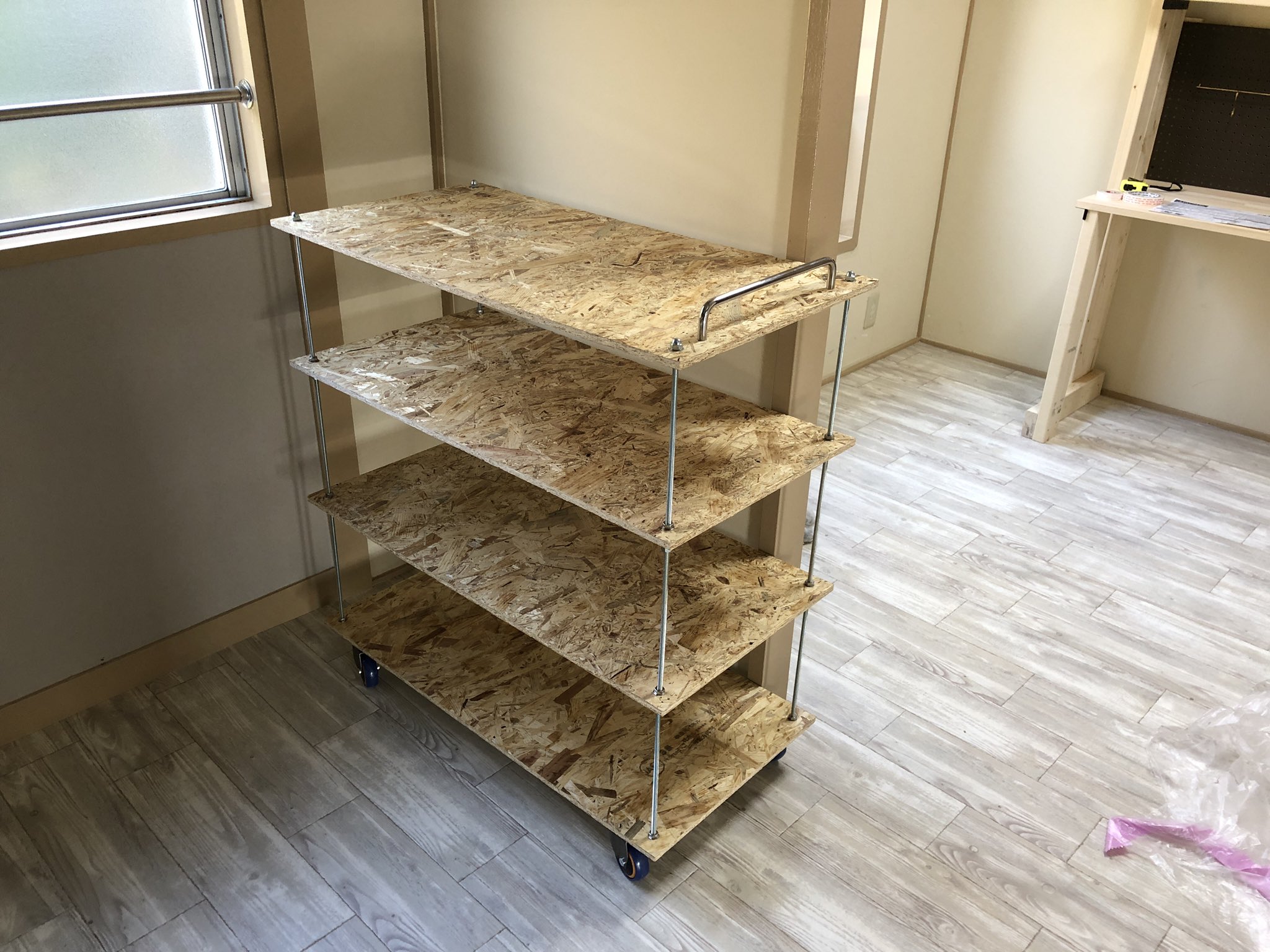 和気産業株式会社 DIYグッズのネット通販の人 on Twitter: "OSB板と長ネジを使ったワゴンの完成！！ 炊飯器やポットを置きます。 キャスターはかわいいデザインなのにすごい静かなん ...