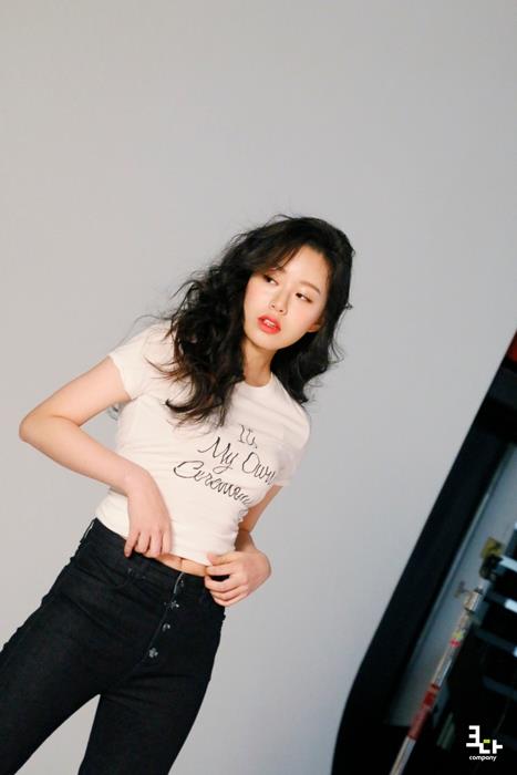 Yoona Belly Button Pin Page
