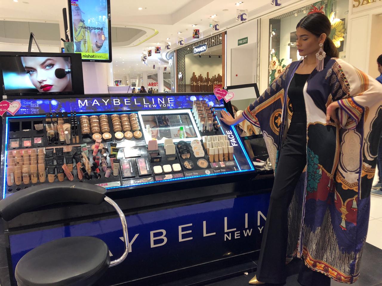 Mall Kiosk Makeup