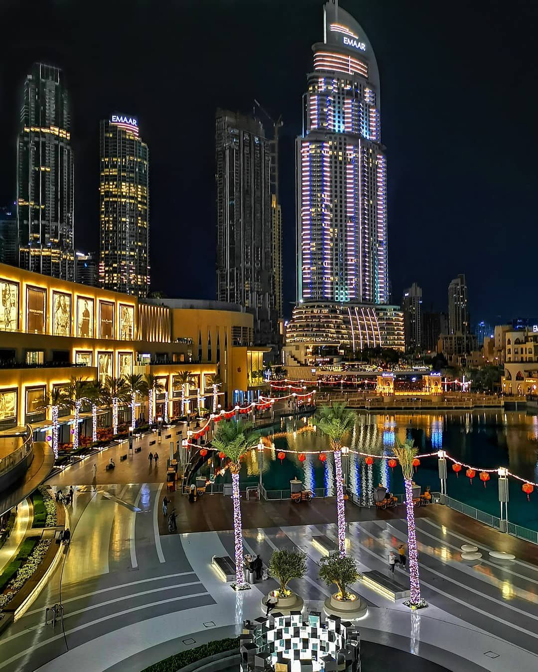 Dubai Mall Outside View Night
