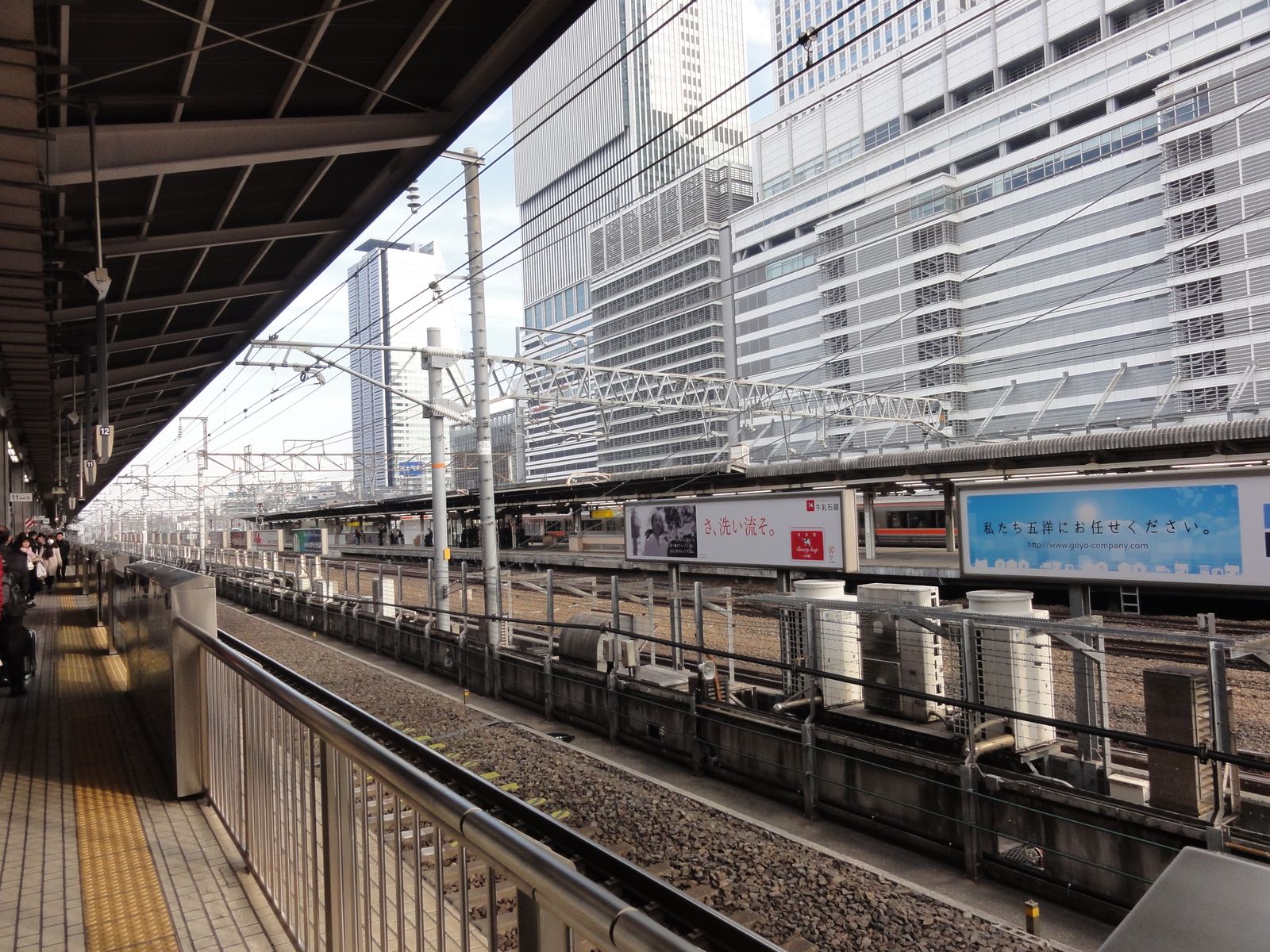 Ruby & Emmeline on Twitter: "フタバさんによるJR東海のCM ホームタウン・エクスプレス X'mas編(1988) JR名古屋駅14番線と16番線ホームを撮影（東京 ...