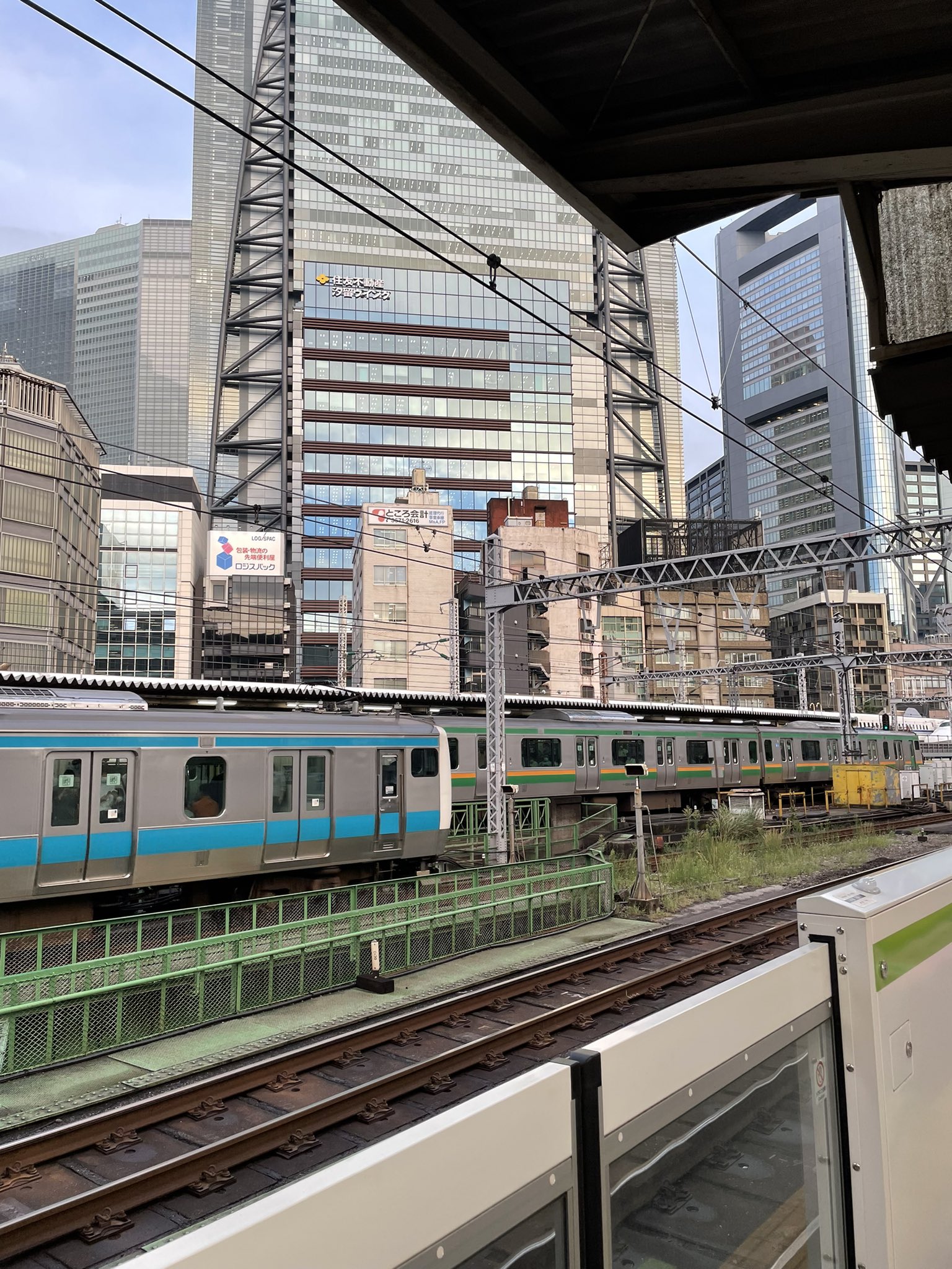 ハロ鉄Acty'22@mm'22小田湘南線©︎💉💉💉 on Twitter: "日テレをバックに東海道線と京浜東北線。 2〜3年という短い期間であるが日テレをバックに113系という組み合わせも ...