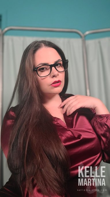 TW Pornstars - Miss Kelle Martina. Pictures and videos from Twitter.