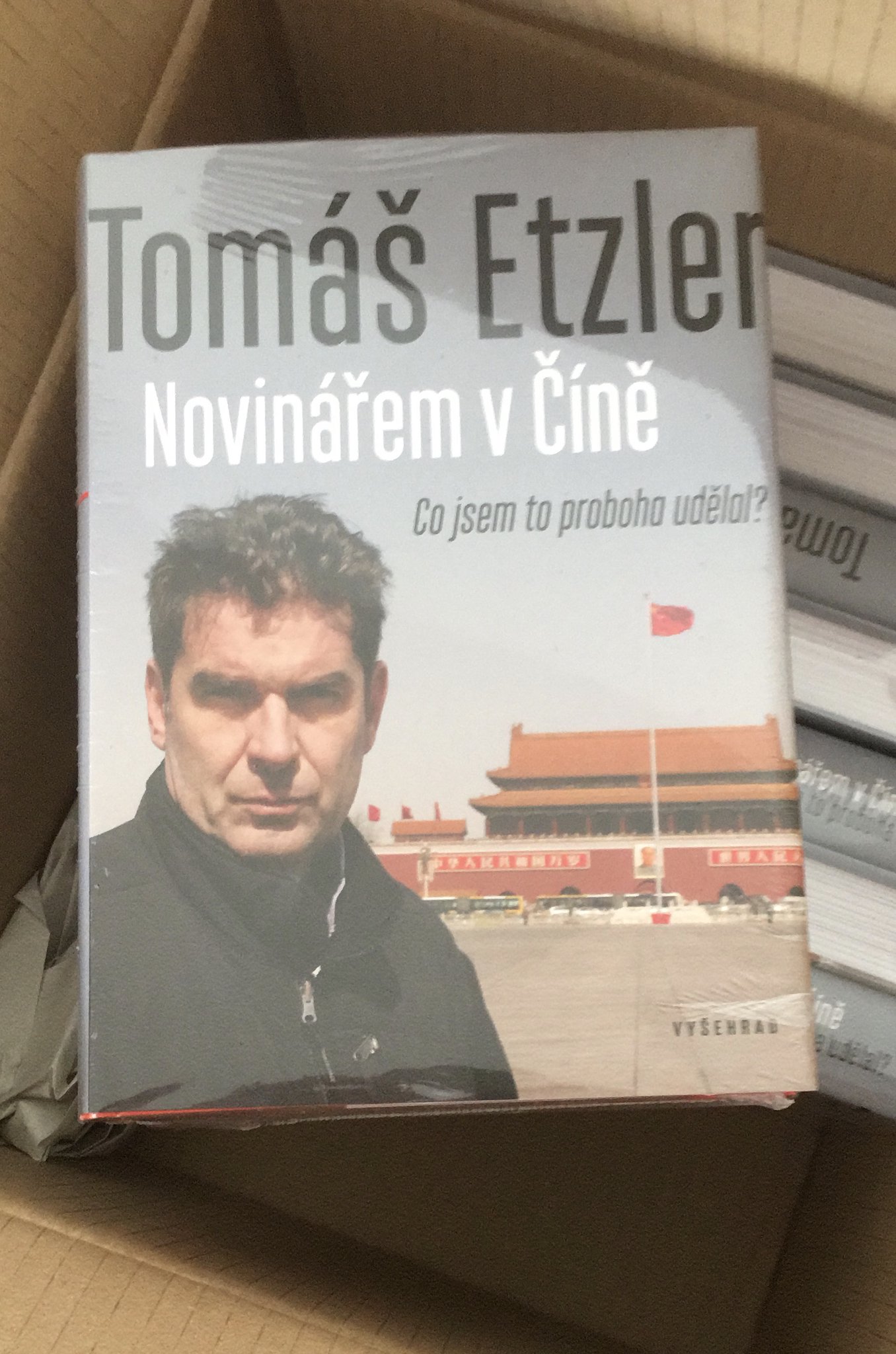 Tomas Etzler on Twitter: "Dnes mi přišlo deset "autorských výtisků" mé prvotiny. Měl jsem témeř ...