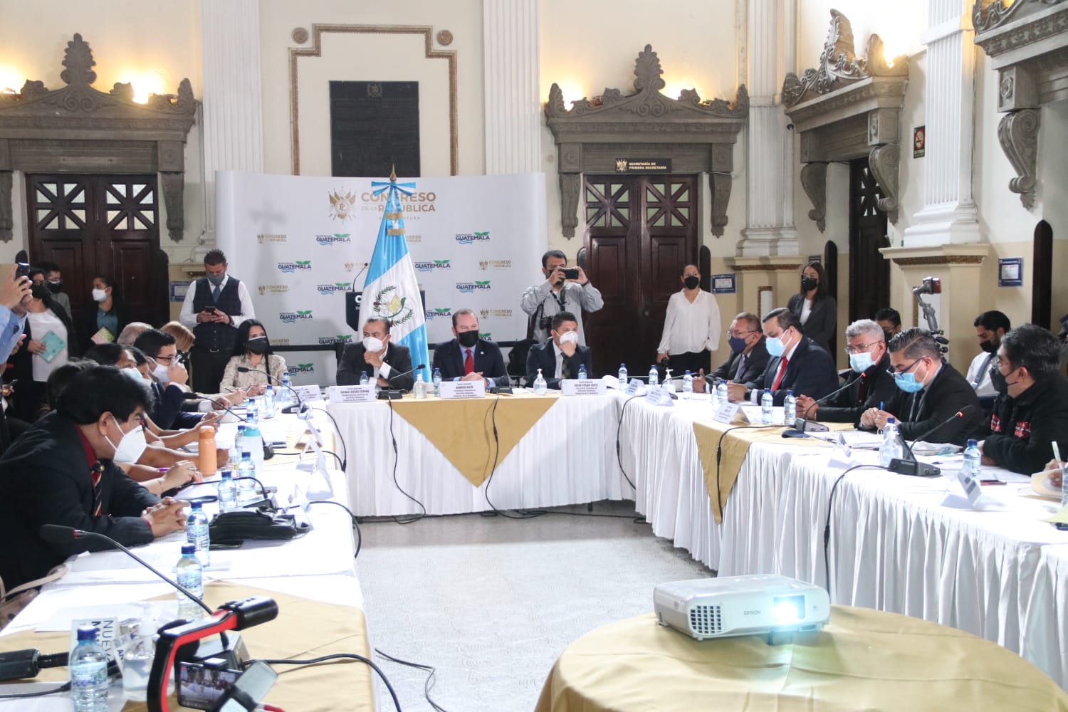 Guatemala Visible On Twitter Durante La Reunión Con Integrantes De La
