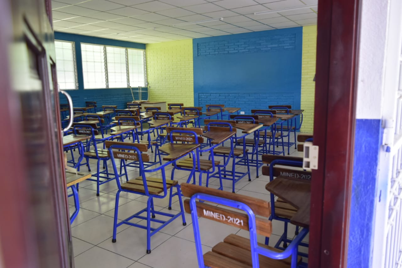 Ministerio de Educación on Twitter: "Comunidad Educativa de El Sauce, León, celebra inauguración ...