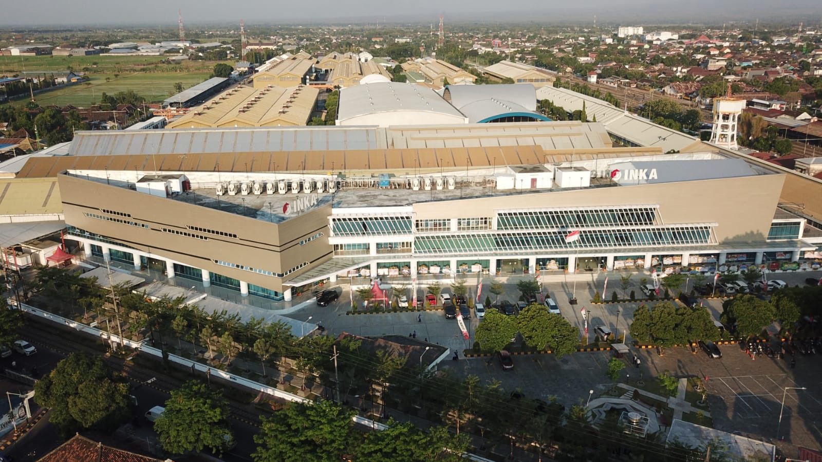 PT INKA on Twitter: "Bangunan kantor hingga workshop PT INKA (Persero) di Madiun tampak dari ...