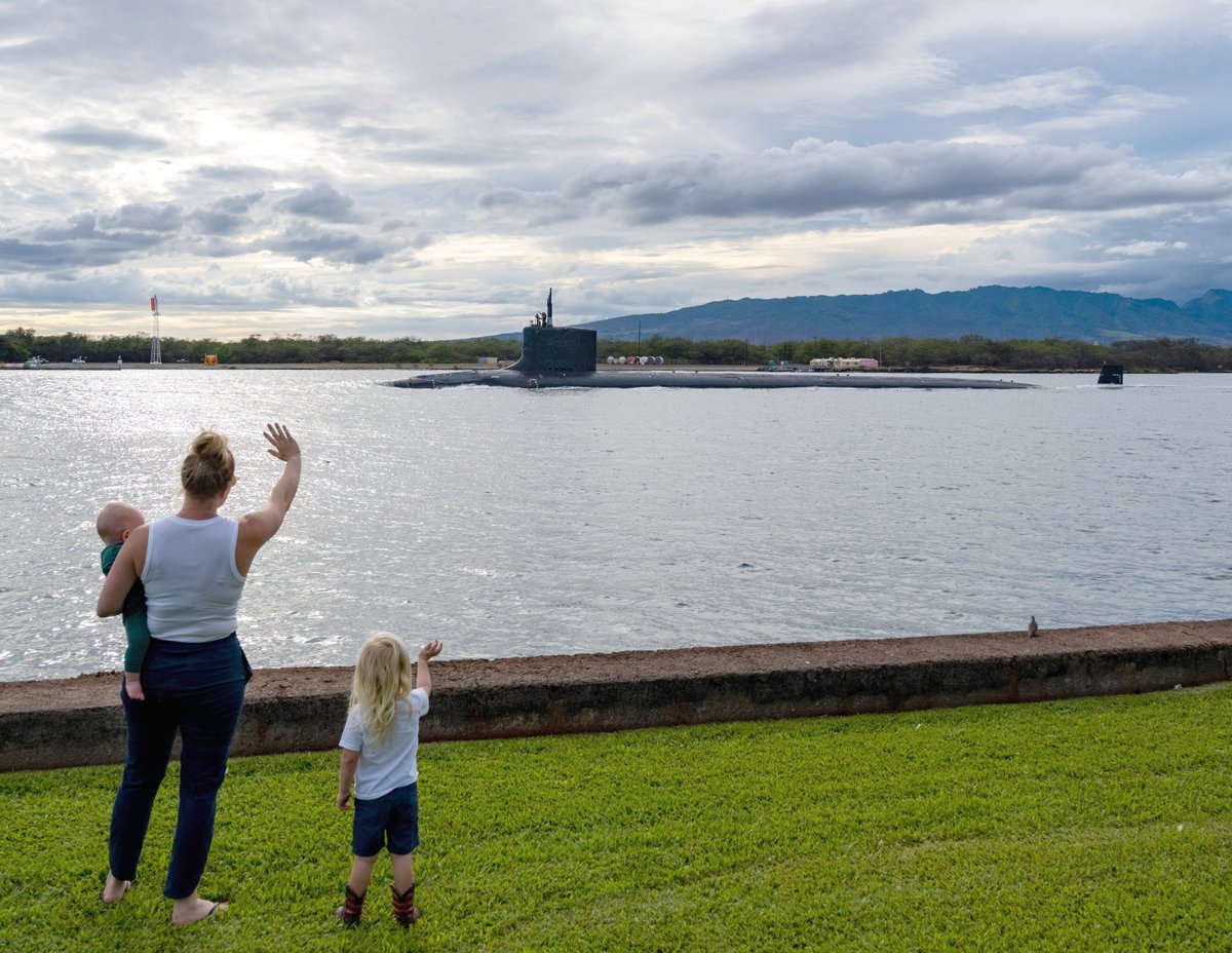 Virginia-class #submarine USS #MISSOURI SSN780 heading to sea from ...