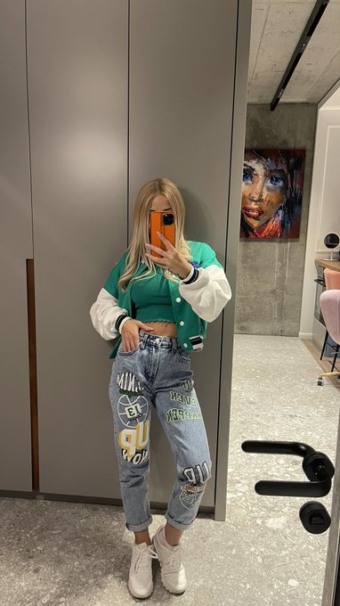 TW Pornstars - 𝐂𝐇𝐋𝐎𝐄 𝐑𝐈 👠#louboutins #nylons #boots. Pictures and ...