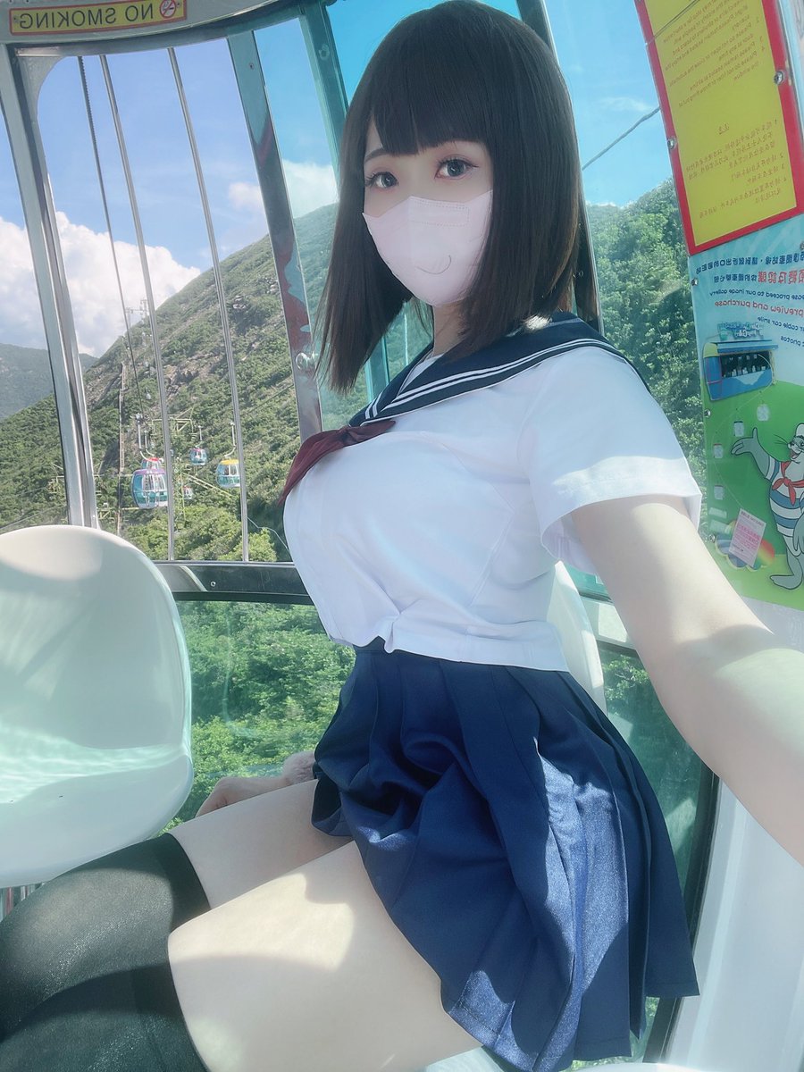 Play fun at Peak Tram 💓👅 乘搭山頂纜車時很大風呢🚠 裙子都要被吹起了🙈 @cu_una_ See more at my patreon ~ https://t.co ...