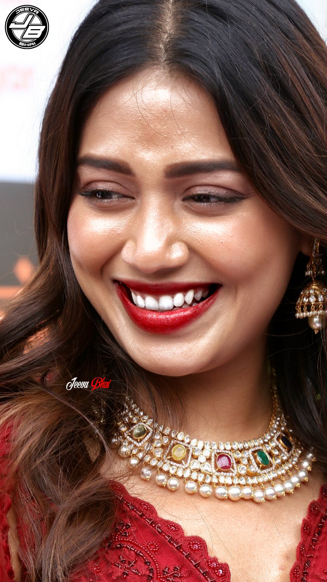 Jeeva Bhai on Twitter: "சிரிப்பால் என்னை நீ சிதைத்தாய் போதும்! 🖤😘 - #NivethaPethuraj #JeevaBhai…