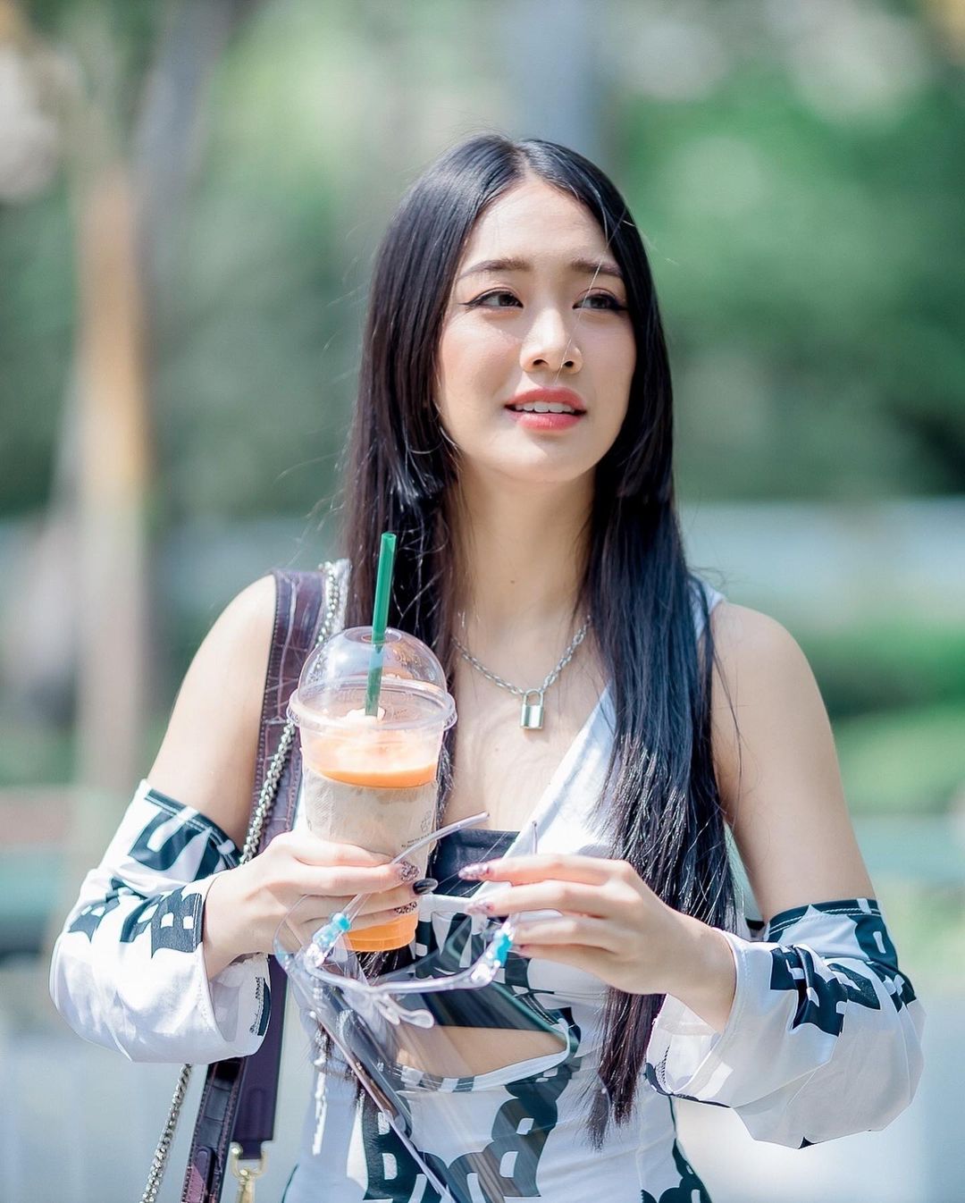 Mind 4EVE_Official FanClub on Twitter: "{ 08/09/21 } IG Update: kokkikonlyphoto MIND 🤍 #MIND4EVE ...