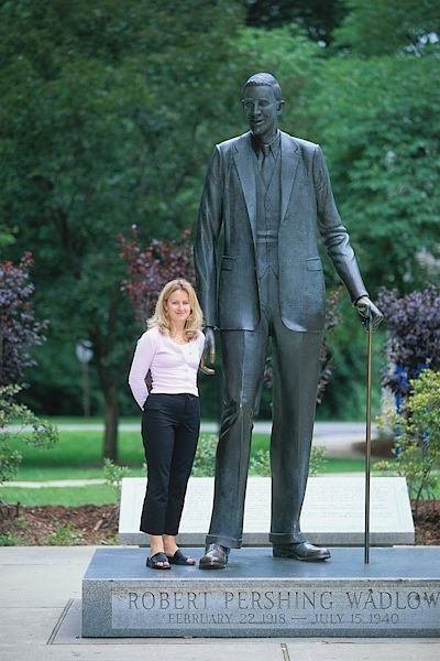 Robert Pershing Wadlow Statue