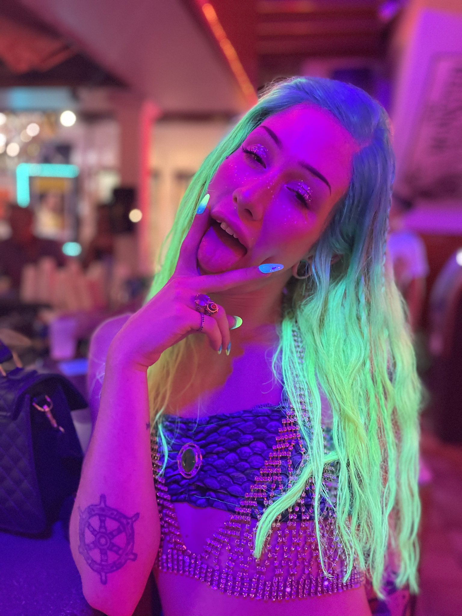 Tw Pornstars 2 Pic Jenna Gargles Twitter Get A Black Light Im Covered In Cum 344 Am 9