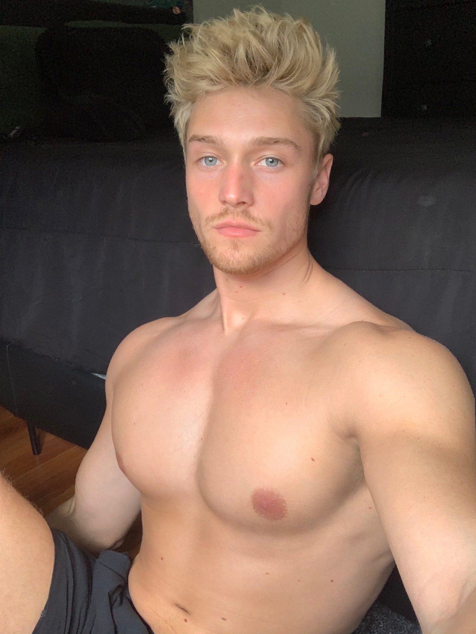 Owen DeValk on Twitter: "Proof I have legs https://t.co/fVHR0YUAx5" / Twitter