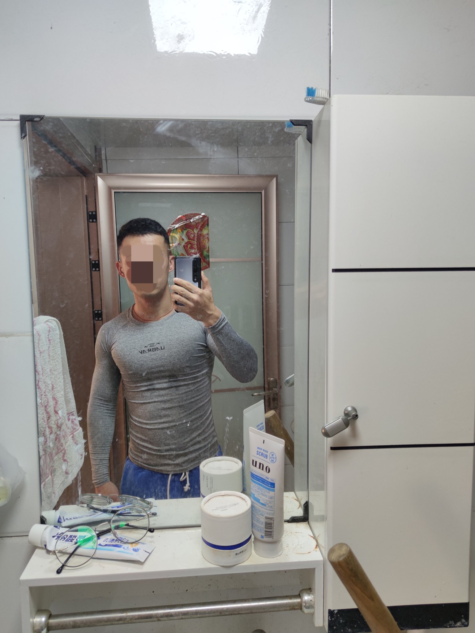 喜欢健身的柯基 On Twitter 理发师眼中的：《修一点点》系列 烦～ 不过好朋友帮我画的这幅画还是有点神似的👌🏿 一顿油炸换来一张的