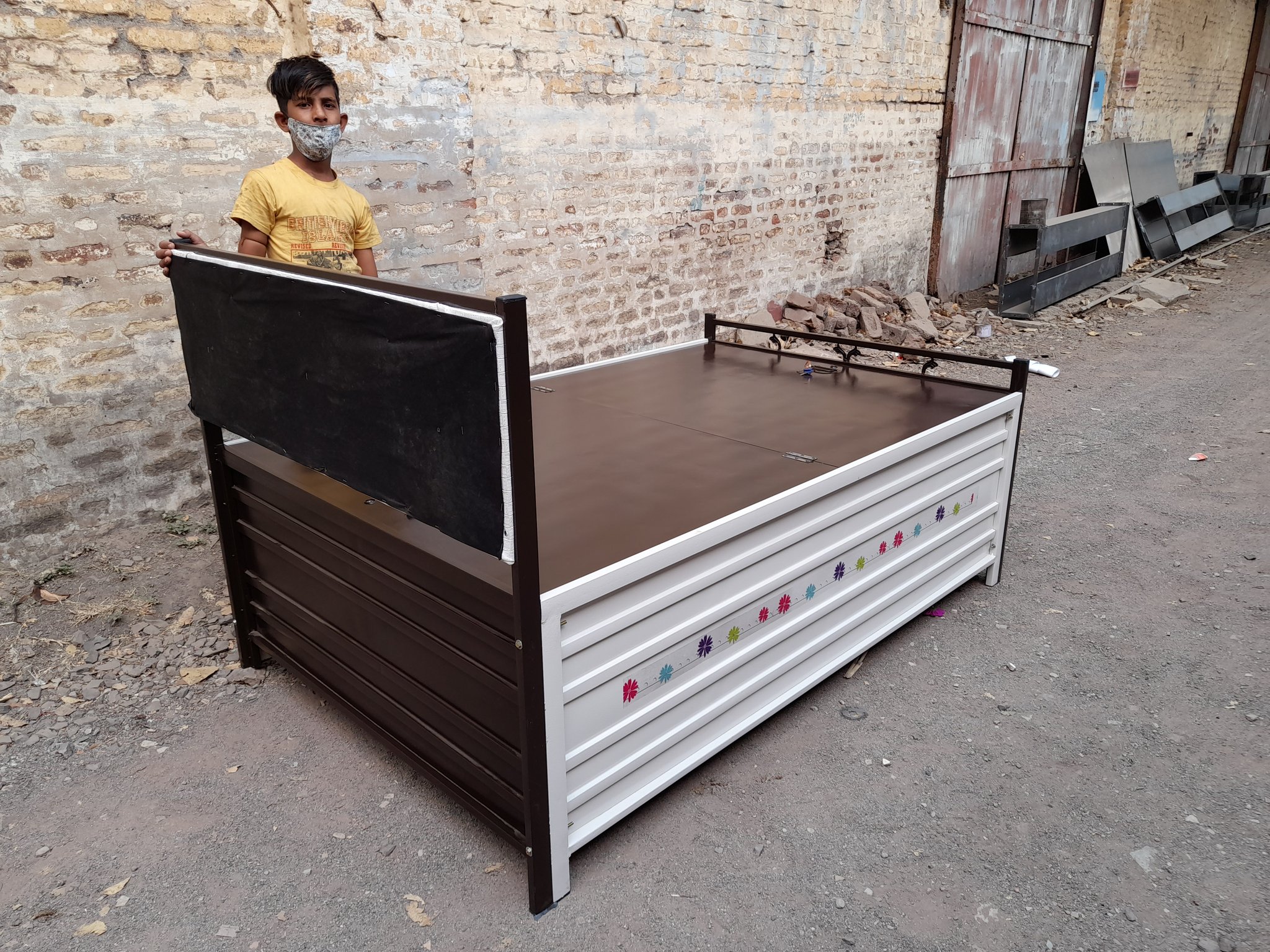 Steel diwan palang store