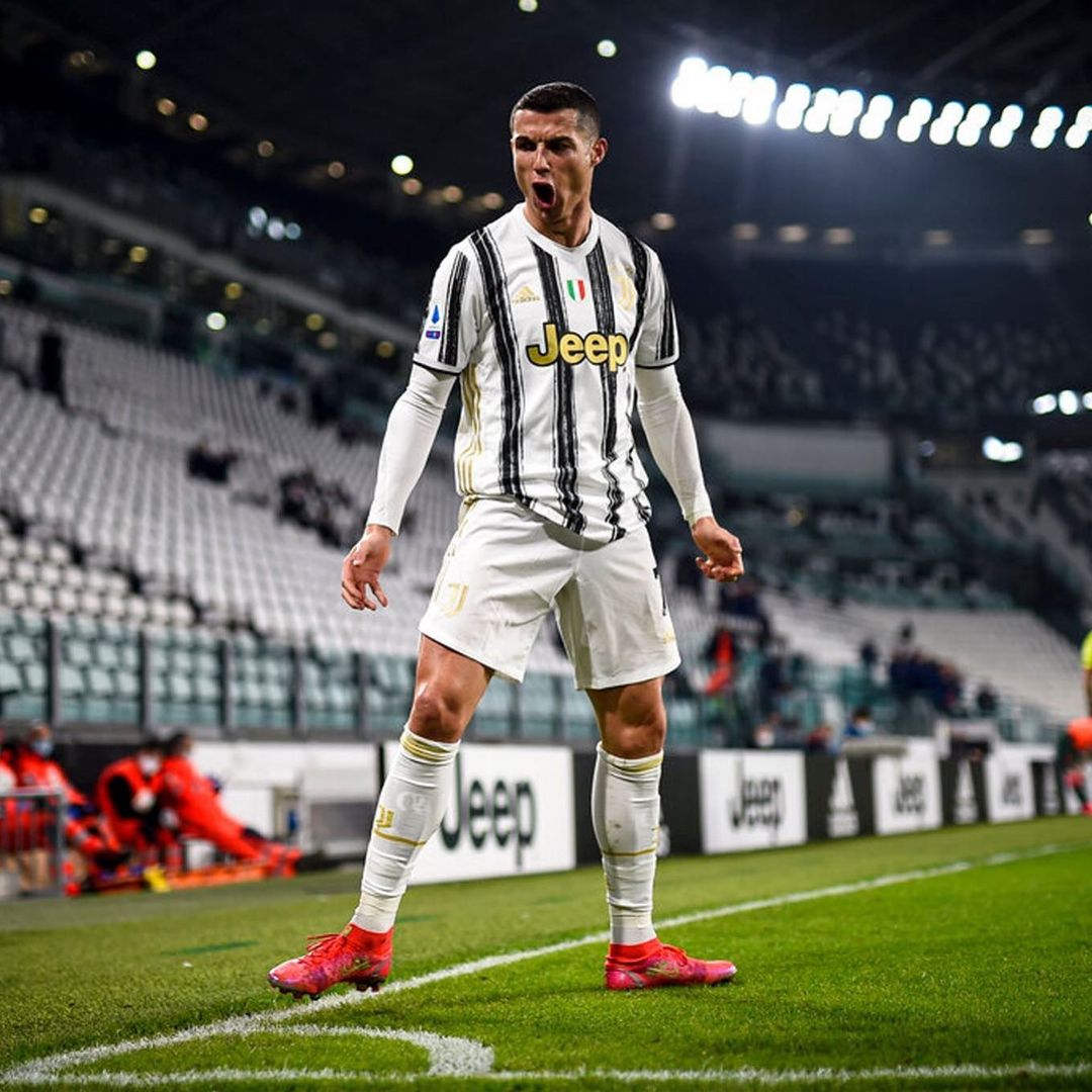 Cr7 Free Kick Pose Wallpaper