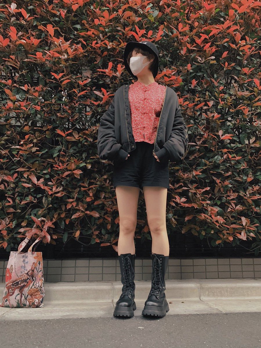 Ayaka Ishida / 石田彩夏 on Twitter: "いつかの私服がチャイナ風でした🍜 ブーツは相変わらずいい仕事してくれます、股下20キロになってくれぃ 中学生から聴き続けたいー ...