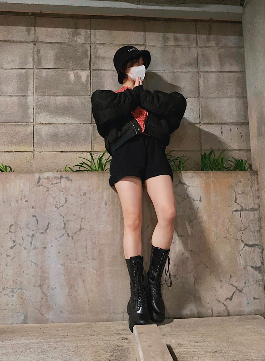 Ayaka Ishida / 石田彩夏 on Twitter: "いつかの私服がチャイナ風でした🍜 ブーツは相変わらずいい仕事してくれます、股下20キロになってくれぃ 中学生から聴き続けたいー ...