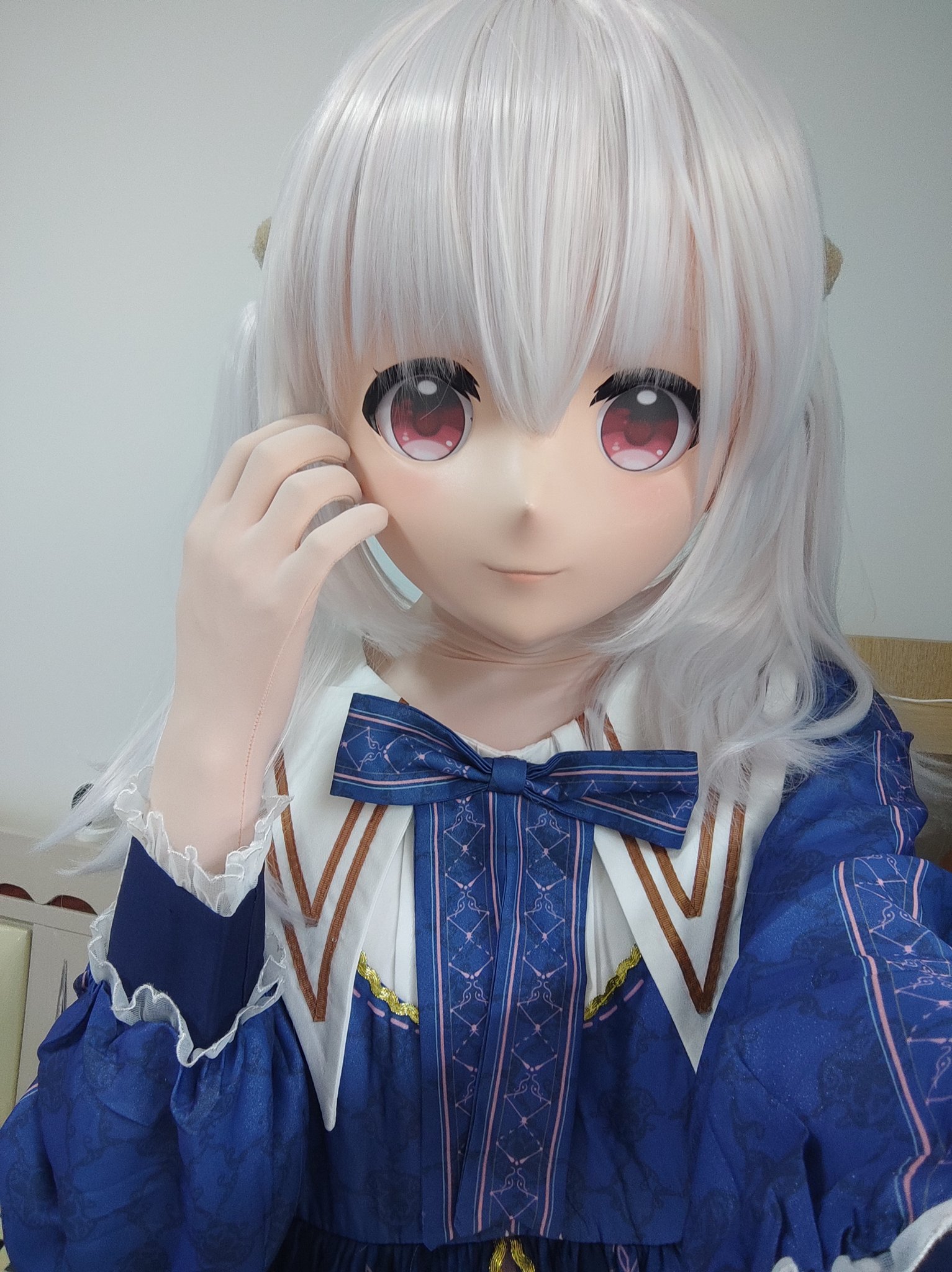 新月 on Twitter: "@Sanya_Nya_V 卖家秀是系在胸前几个扣子下面的" / Twitter