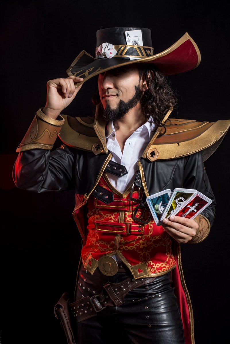 Twisted Fate Cosplay