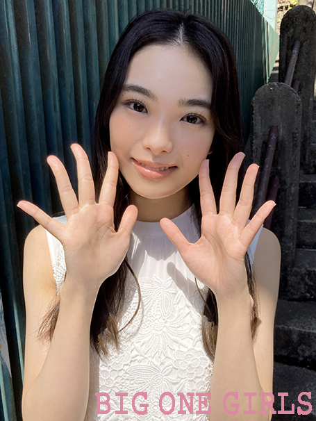 BOG増刊「BIG ONE GIRLS Graph ②」発売中。 写真は、櫻坂46 遠藤光莉ちゃん🌸 衣裳も背景も白にした中、差し色に桜色…はなかったのでピンクの布を使い、無垢な光莉ちゃんを ...