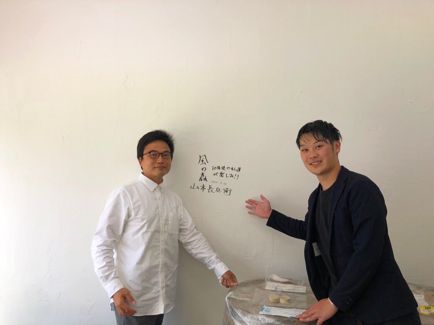 SakeBase広報部 on Twitter: "新設予定のSakeBaseラボに油長酒造の山本代表が進行状況を確認しに来て下さいました。楢樽を使用した熟成に関しては酒蔵の関係者に相談しながら ...