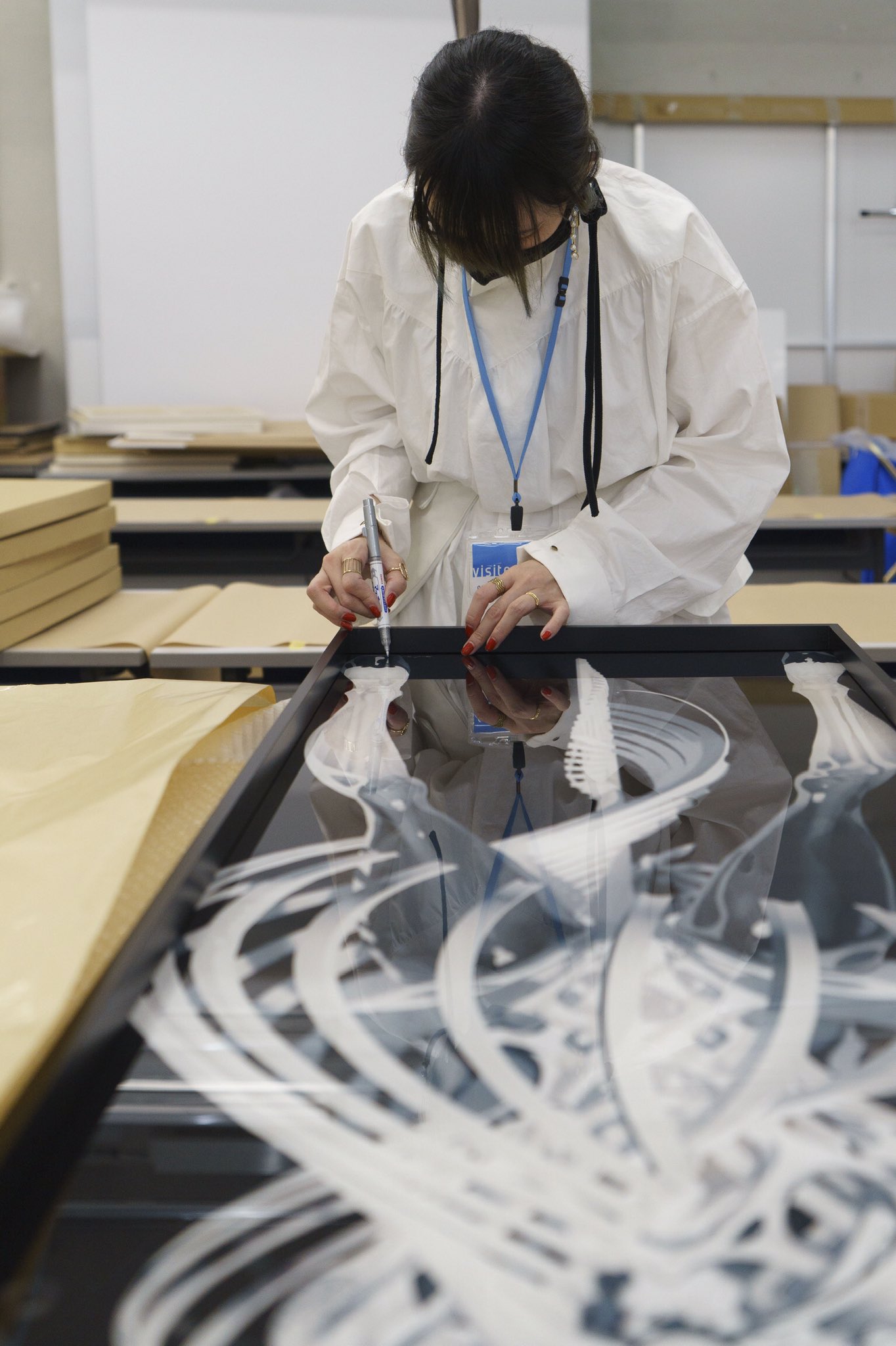 FLAT LABO on Twitter: "米山舞さん（@yoneyamai ）が作品のサイン入れに来てくださいました！ サインが入ると作家の方の息吹が吹き込まれますね。 アクリル作品『A ...