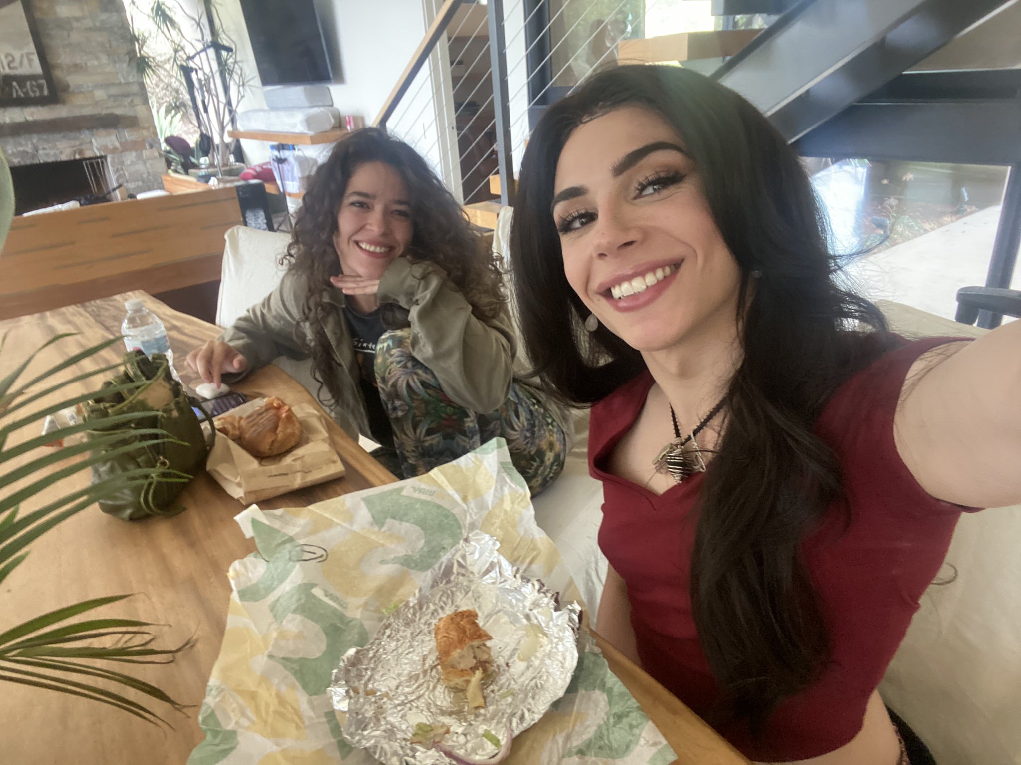 Tw Pornstars Ariel Demure Twitter On Set With Victoriavoxxx For