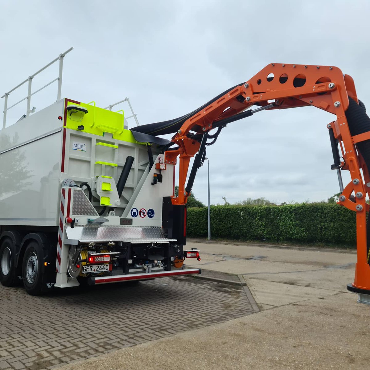 Mammoth MTS, leaders in trenchless and suction excavation technologies ...