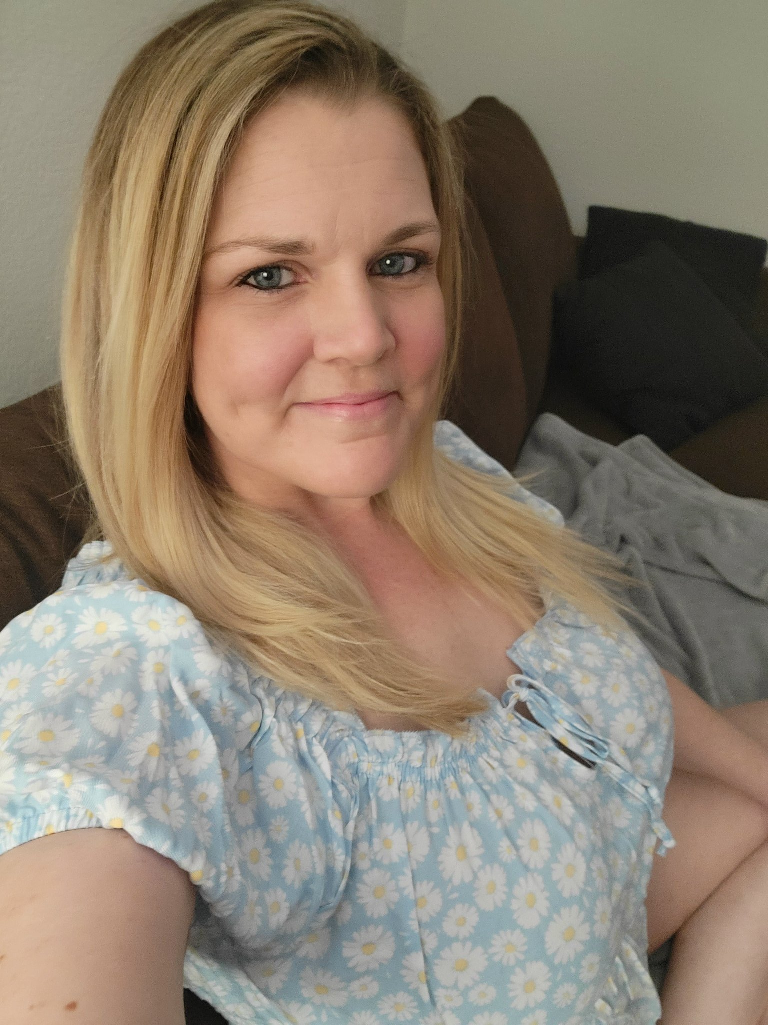 Tw Pornstars Milf With A Hot Rack Twitter Waiting For My Porn Partner To Return From