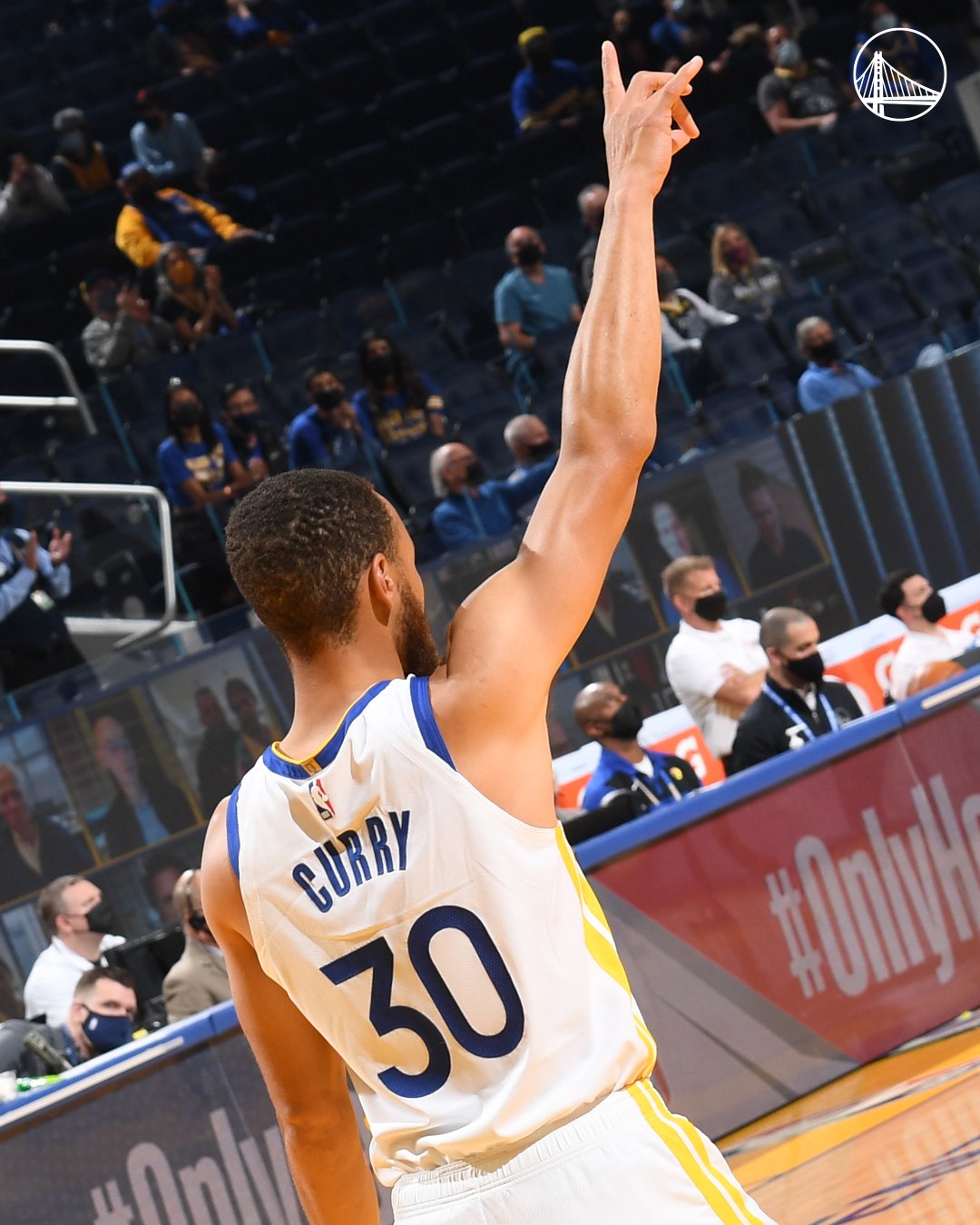 Steph Curry Pointing Up Steph Curry Drops Season High 60 Points!