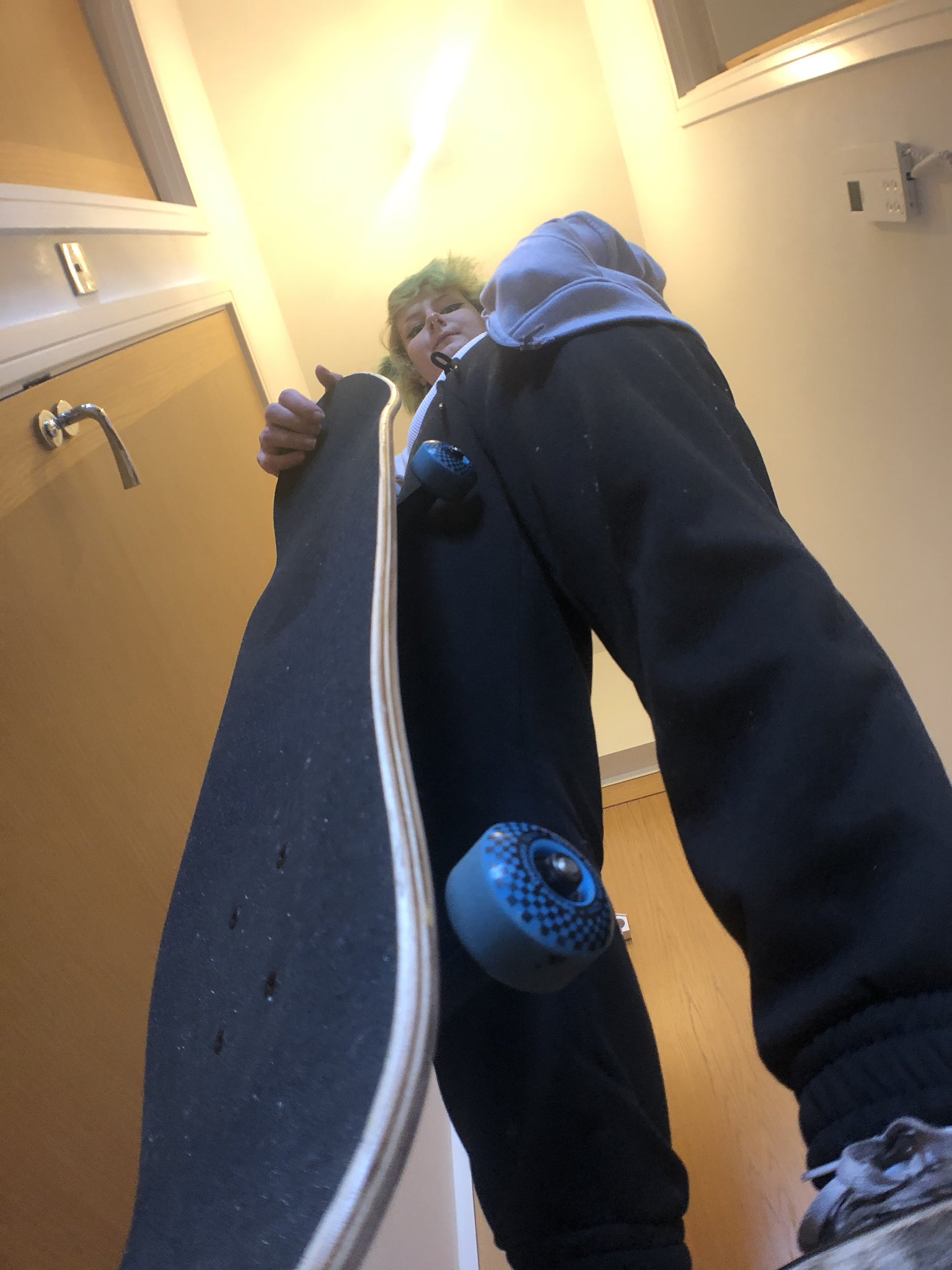 Andromeda 👽 (THEY/THEM) on Twitter: "practicing all day. very sweaty 😌 https://t.co/W2Dord6uE8 ...