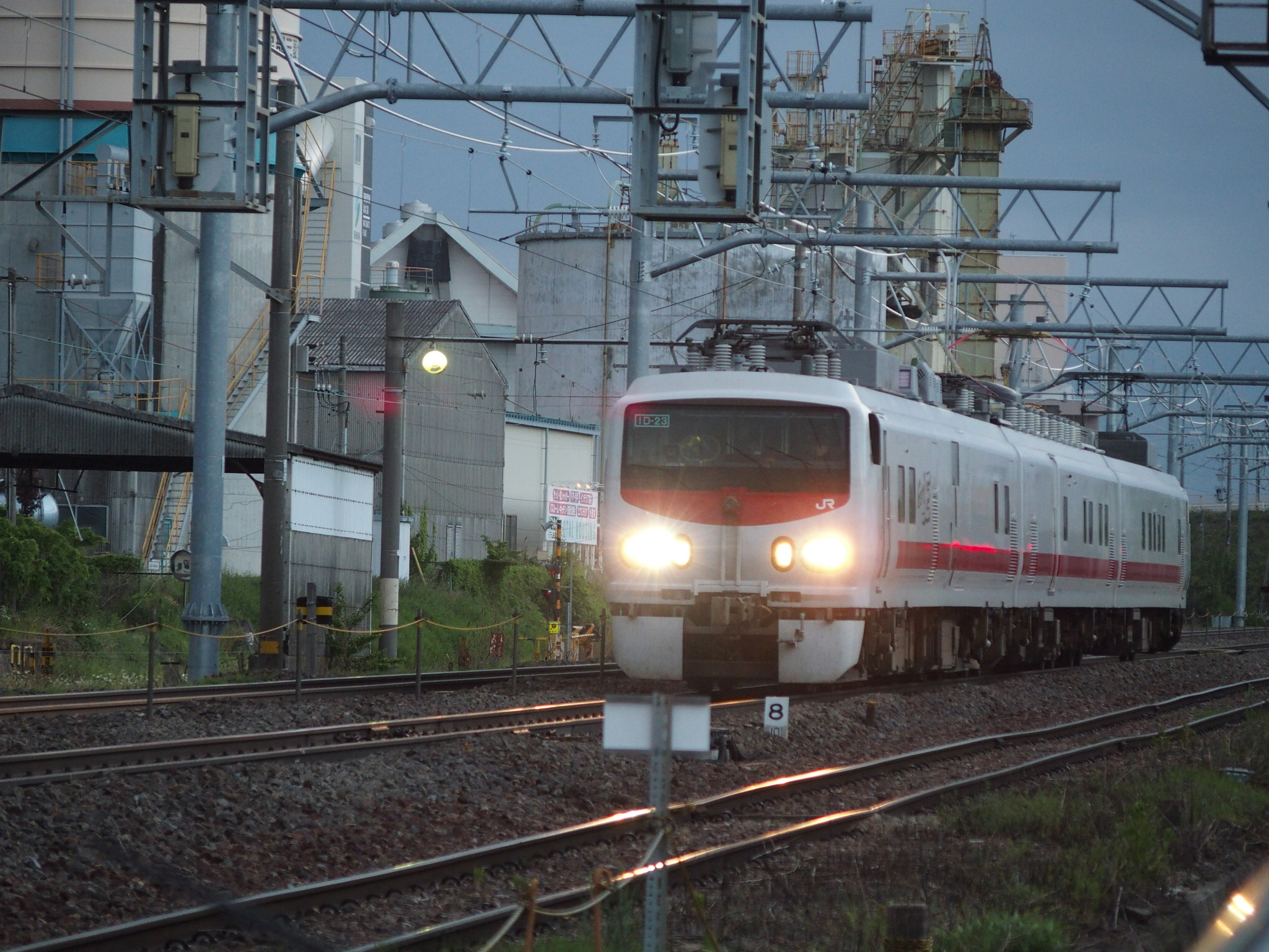 E353系ファンKazumi on Twitter: "E493系通過後、8分後(18:39頃)に、今度は、E491系 East i-E(試9977M)が、南松本付近通過していきました ...