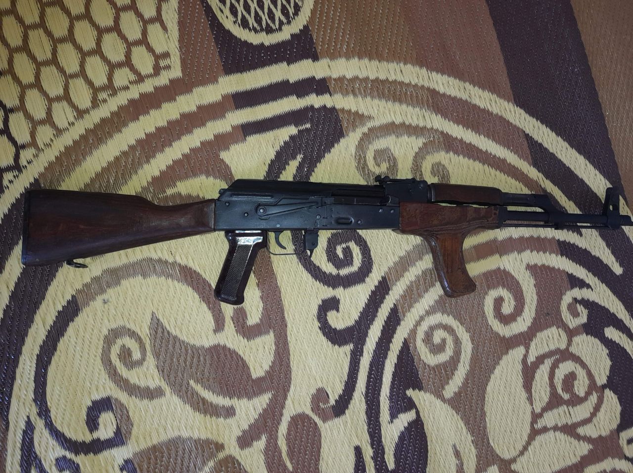 Cᴀʟɪʙʀᴇ Oʙsᴄᴜʀᴀ on Twitter: "#Iraq: This 1982 Romanian PM Md. 63 AK for sale near #Baghdad ...