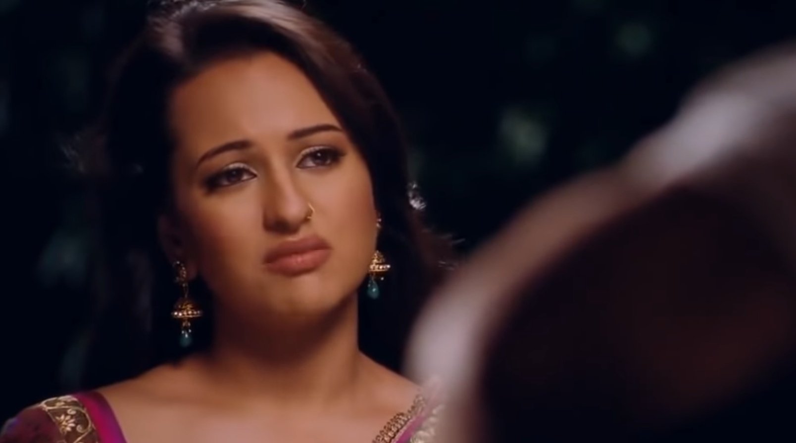 Sonakshi Sinha Wallpaper Hd Rowdy Rathore